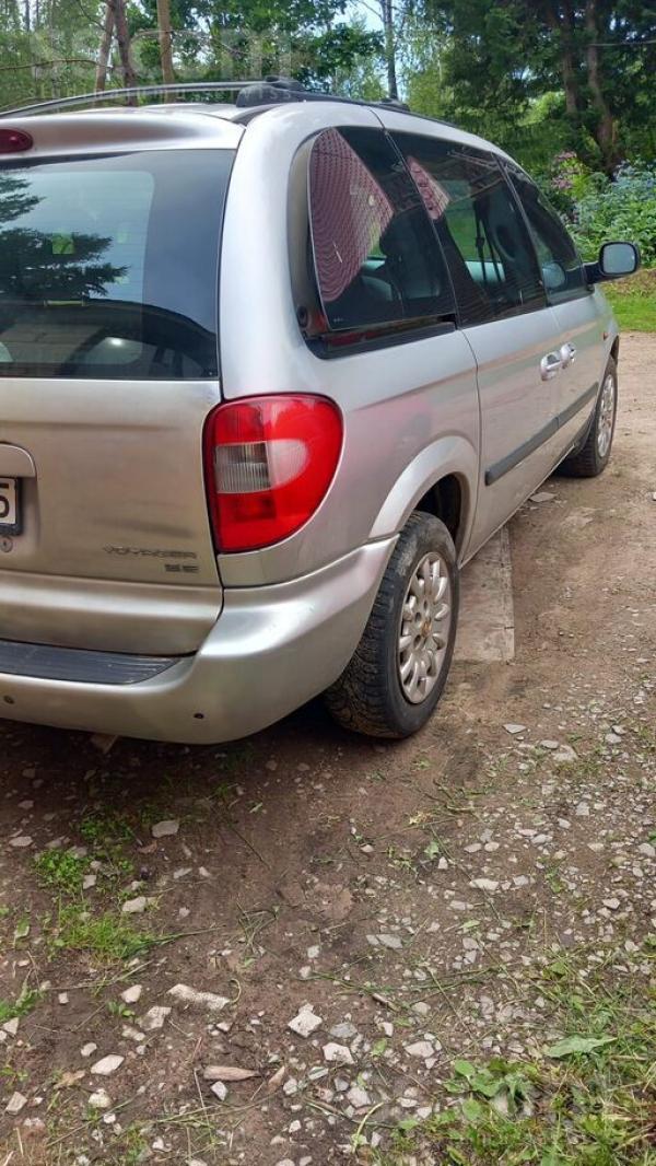 Grey Chrysler Voyager 2007 in Preili, with an engine capacity of 2.40 L and mileage of 358 thousand km for 1750 €, photo 3 on AUTOMOTO.COM.LV