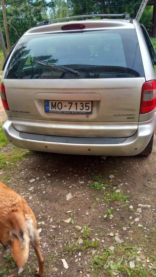 Grey Chrysler Voyager 2007 in Preili, with an engine capacity of 2.40 L and mileage of 358 thousand km for 1750 €, photo 4 on AUTOMOTO.COM.LV