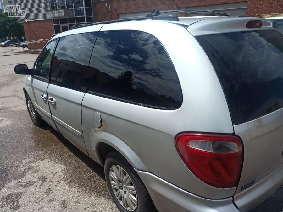 Pelēks Chrysler Voyager 2007 Kauņa, ar dzinēja tilpumu 3.30 L un nobraukumu 275 tūkst. km par 400 €, foto 4 vietnē AUTOMOTO.COM.LV