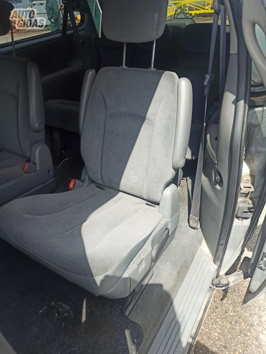 Pelēks Chrysler Voyager 2007 Kauņa, ar dzinēja tilpumu 3.30 L un nobraukumu 275 tūkst. km par 400 €, foto 7 vietnē AUTOMOTO.COM.LV