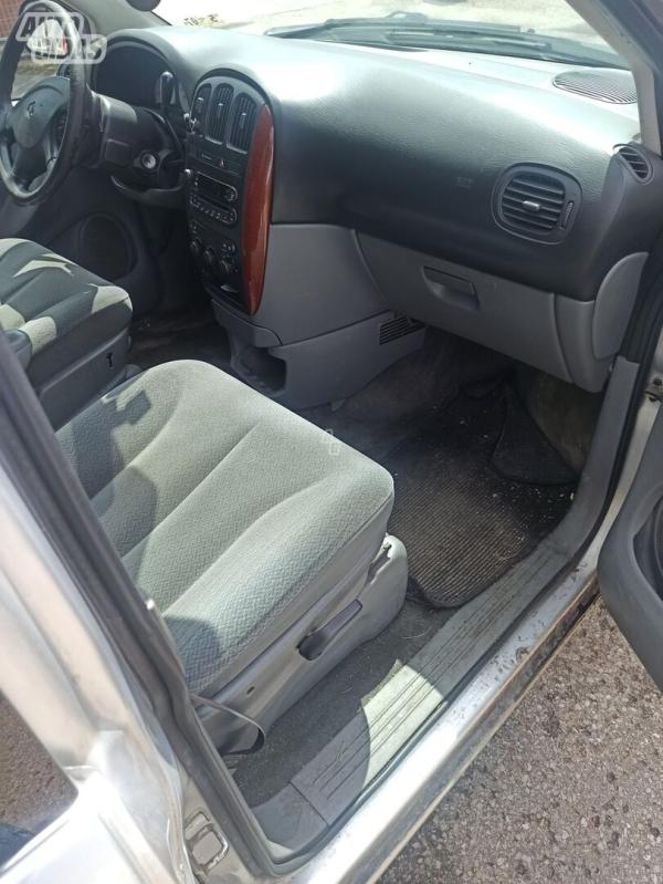 Pelēks Chrysler Voyager 2007 Kauņa, ar dzinēja tilpumu 3.30 L un nobraukumu 275 tūkst. km par 400 €, foto 9 vietnē AUTOMOTO.COM.LV