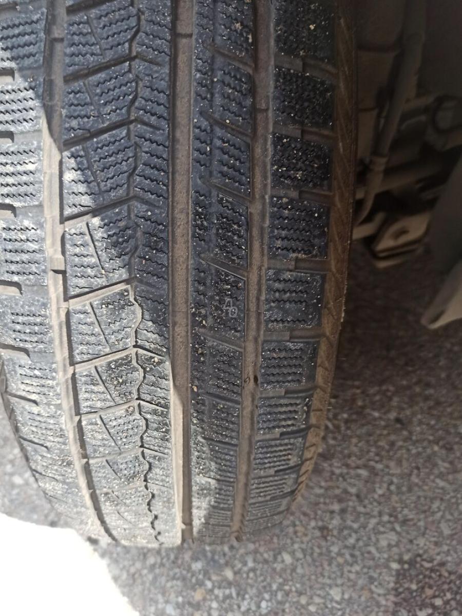 Pelēks Chrysler Voyager 2007 Kauņa, ar dzinēja tilpumu 3.30 L un nobraukumu 275 tūkst. km par 400 €, foto 14 vietnē AUTOMOTO.COM.LV