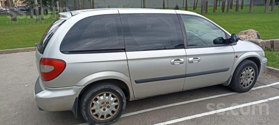 Pelēks Chrysler Voyager 2007 Rīga, ar dzinēja tilpumu 2.40 L un nobraukumu 360 tūkst. km par 1100 €, foto 4 vietnē AUTOMOTO.COM.LV
