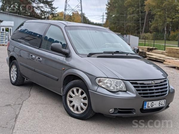 Grey Chrysler Voyager 2007 in Riga, with an engine capacity of 2.80 L and mileage of 219 thousand km for 1990 €, photo 1 on AUTOMOTO.COM.LV