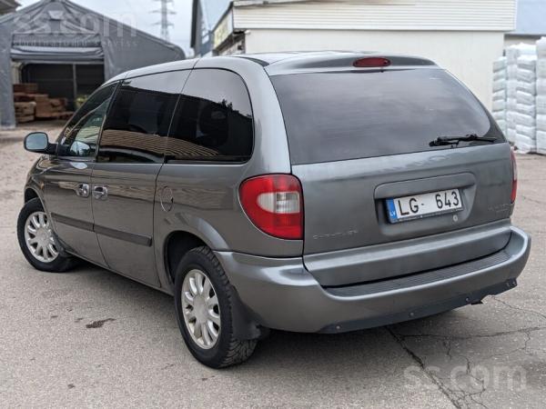Grey Chrysler Voyager 2007 in Riga, with an engine capacity of 2.80 L and mileage of 219 thousand km for 1990 €, photo 3 on AUTOMOTO.COM.LV
