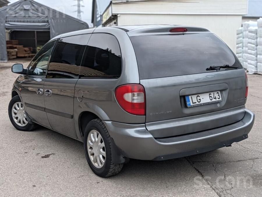 Pelēks Chrysler Voyager 2007 Rīga, ar dzinēja tilpumu 2.80 L un nobraukumu 219 tūkst. km par 1990 €, foto 3 vietnē AUTOMOTO.COM.LV