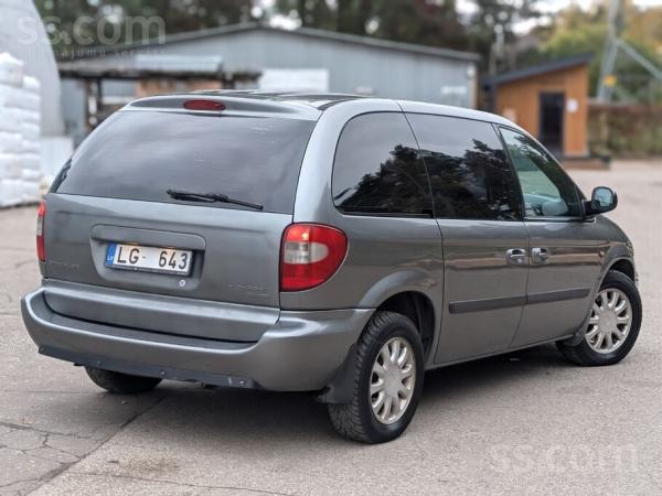 Grey Chrysler Voyager 2007 in Riga, with an engine capacity of 2.80 L and mileage of 219 thousand km for 1990 €, photo 5 on AUTOMOTO.COM.LV