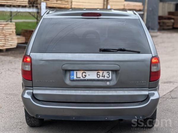Grey Chrysler Voyager 2007 in Riga, with an engine capacity of 2.80 L and mileage of 219 thousand km for 1990 €, photo 6 on AUTOMOTO.COM.LV