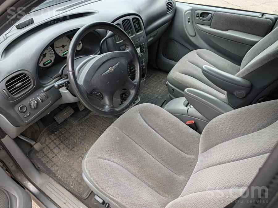 Pelēks Chrysler Voyager 2007 Rīga, ar dzinēja tilpumu 2.80 L un nobraukumu 219 tūkst. km par 1990 €, foto 7 vietnē AUTOMOTO.COM.LV