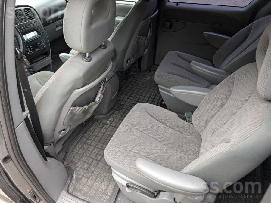 Pelēks Chrysler Voyager 2007 Rīga, ar dzinēja tilpumu 2.80 L un nobraukumu 219 tūkst. km par 1990 €, foto 8 vietnē AUTOMOTO.COM.LV
