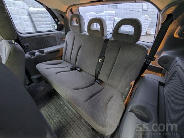 Grey Chrysler Voyager 2007 in Riga, with an engine capacity of 2.80 L and mileage of 219 thousand km for 1990 €, photo 9 on AUTOMOTO.COM.LV