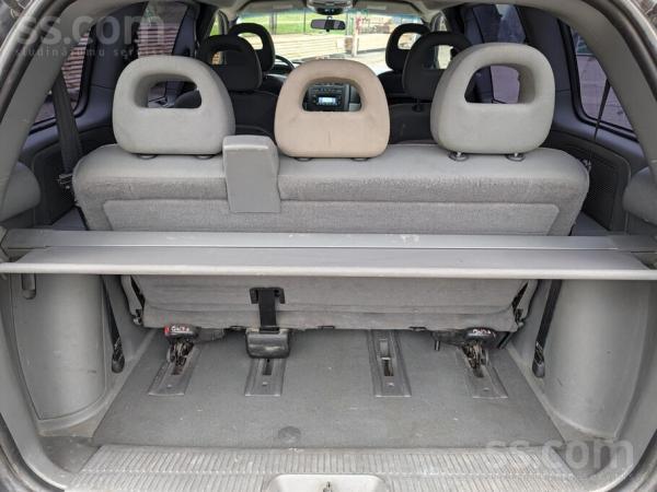 Grey Chrysler Voyager 2007 in Riga, with an engine capacity of 2.80 L and mileage of 219 thousand km for 1990 €, photo 10 on AUTOMOTO.COM.LV