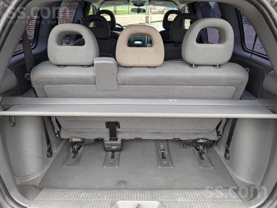 Pelēks Chrysler Voyager 2007 Rīga, ar dzinēja tilpumu 2.80 L un nobraukumu 219 tūkst. km par 1990 €, foto 10 vietnē AUTOMOTO.COM.LV