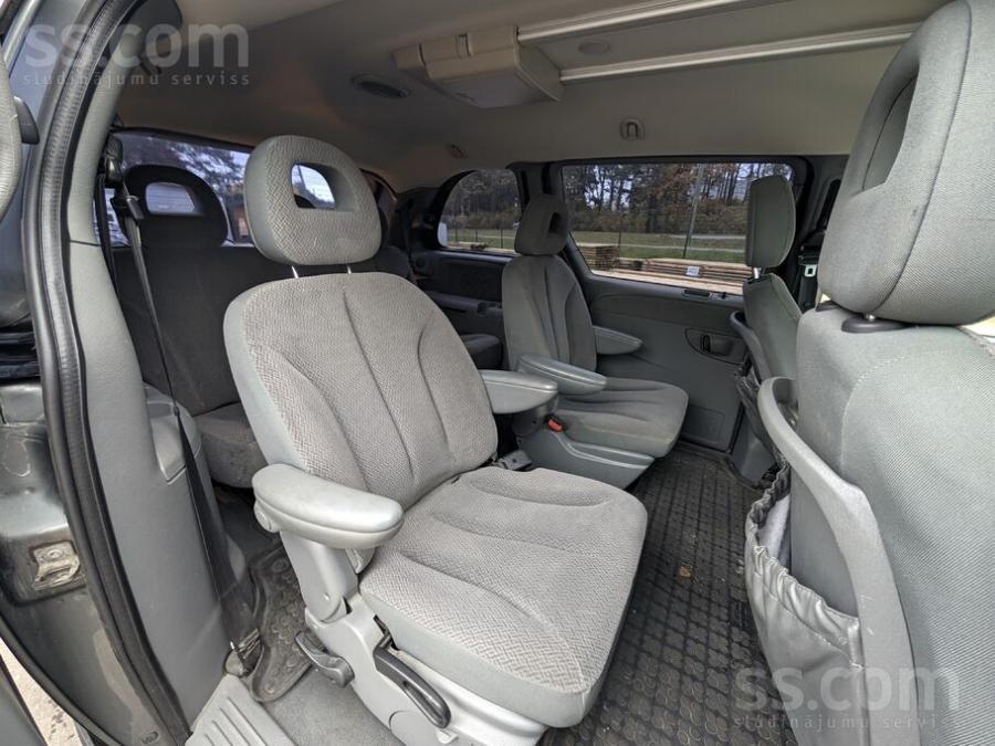 Pelēks Chrysler Voyager 2007 Rīga, ar dzinēja tilpumu 2.80 L un nobraukumu 219 tūkst. km par 1990 €, foto 12 vietnē AUTOMOTO.COM.LV