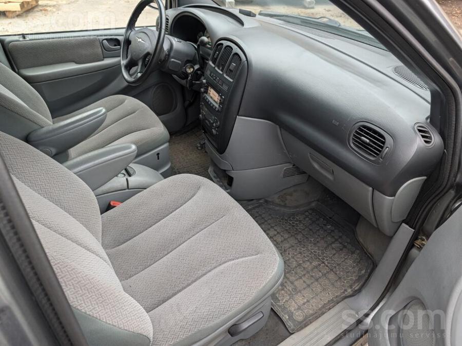 Pelēks Chrysler Voyager 2007 Rīga, ar dzinēja tilpumu 2.80 L un nobraukumu 219 tūkst. km par 1990 €, foto 14 vietnē AUTOMOTO.COM.LV