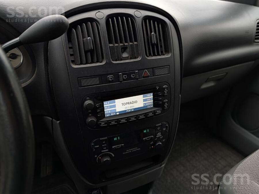 Pelēks Chrysler Voyager 2007 Rīga, ar dzinēja tilpumu 2.80 L un nobraukumu 219 tūkst. km par 1990 €, foto 18 vietnē AUTOMOTO.COM.LV