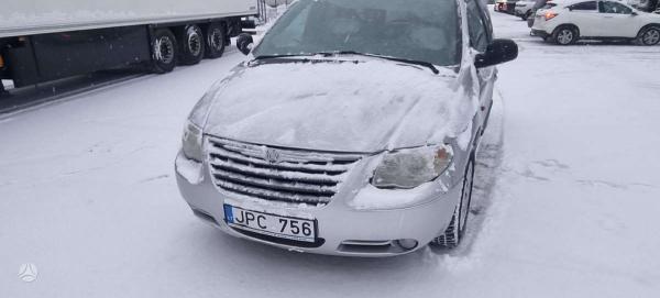 Grey Chrysler Voyager 2008 in Vilnius, with an engine capacity of 2.50 L and mileage of 414 thousand km for 750 €, photo 2 on AUTOMOTO.COM.LV