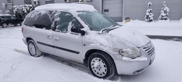 Grey Chrysler Voyager 2008 in Vilnius, with an engine capacity of 2.50 L and mileage of 414 thousand km for 750 €, photo 4 on AUTOMOTO.COM.LV