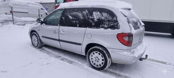 Grey Chrysler Voyager 2008 in Vilnius, with an engine capacity of 2.50 L and mileage of 414 thousand km for 750 €, photo 8 on AUTOMOTO.COM.LV