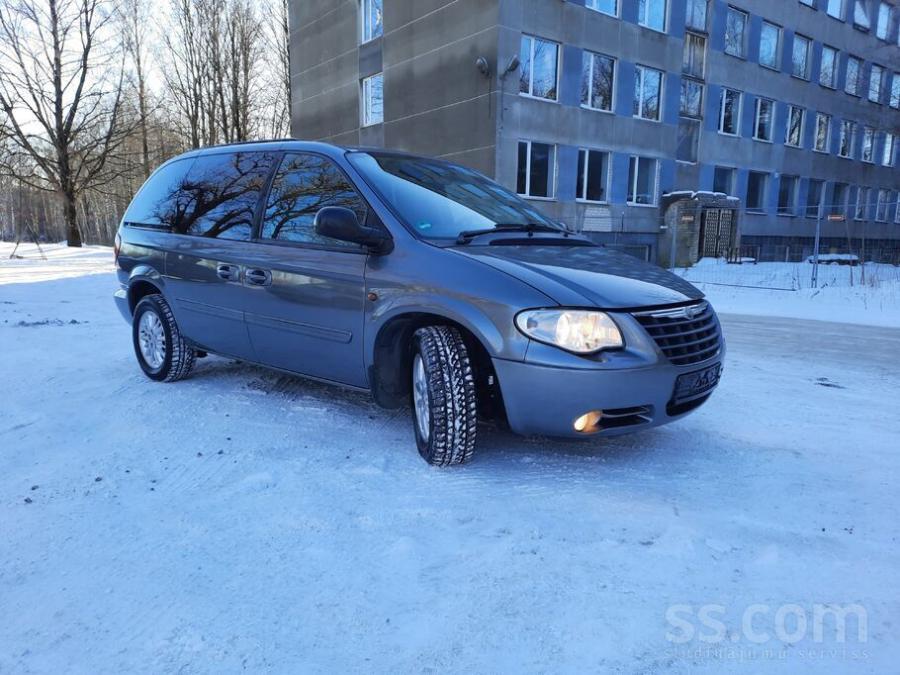 Grey Chrysler Voyager 2008 in Riga, with an engine capacity of 2.80 L and mileage of 166 thousand km for 4470 €, photo 1 on AUTOMOTO.COM.LV
