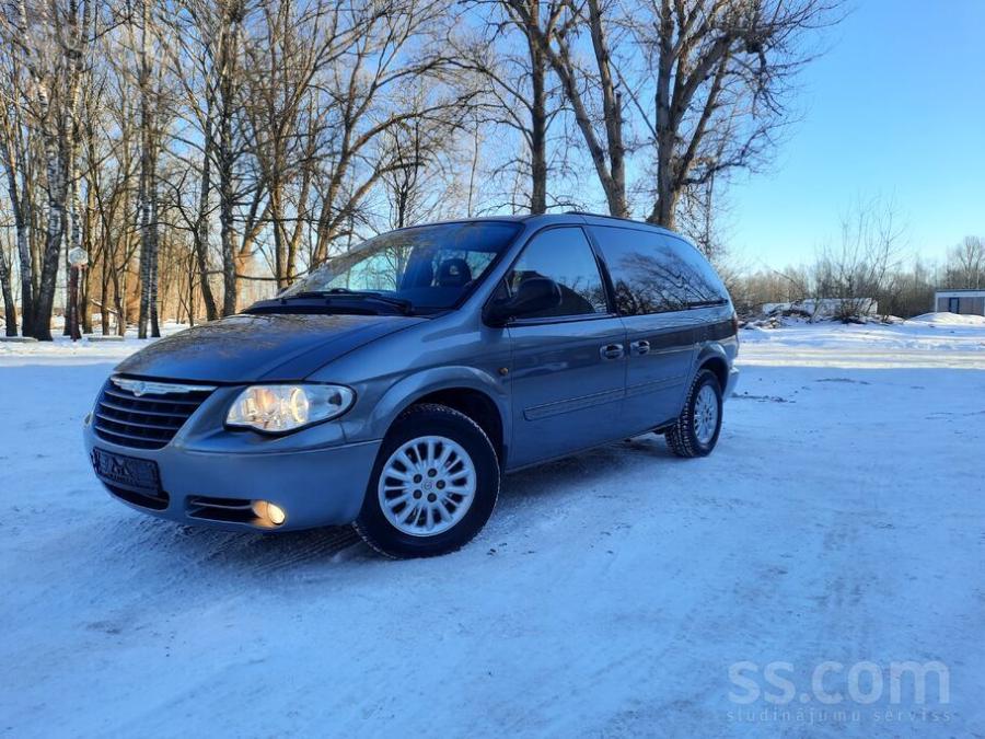 Grey Chrysler Voyager 2008 in Riga, with an engine capacity of 2.80 L and mileage of 166 thousand km for 4470 €, photo 3 on AUTOMOTO.COM.LV