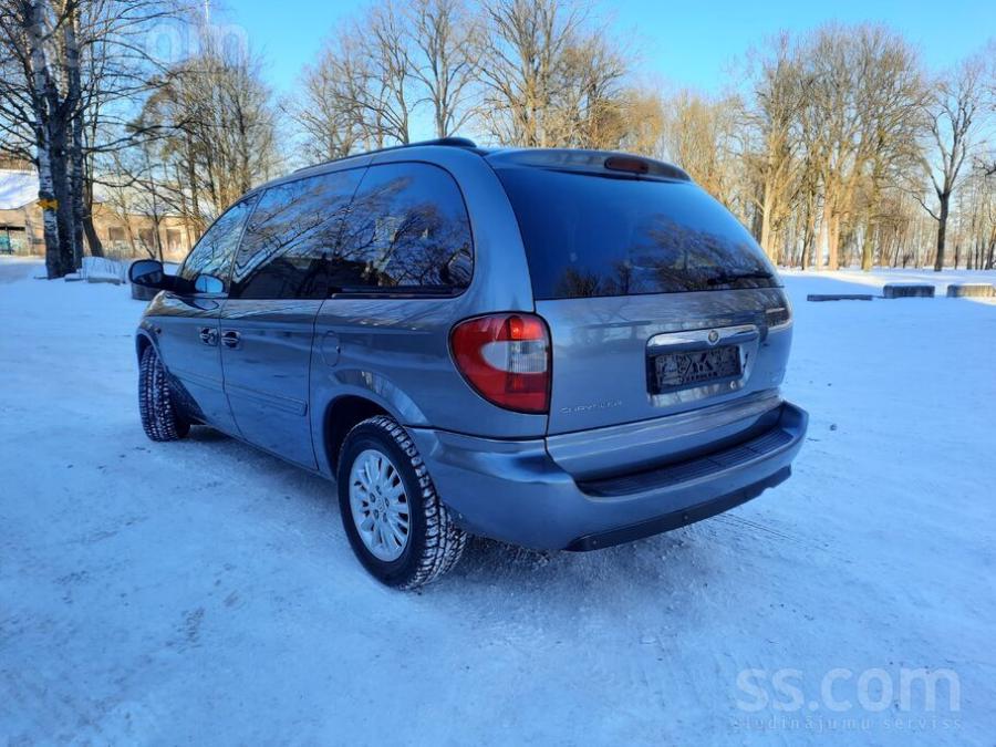 Grey Chrysler Voyager 2008 in Riga, with an engine capacity of 2.80 L and mileage of 166 thousand km for 4470 €, photo 4 on AUTOMOTO.COM.LV