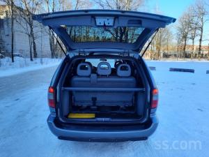 Grey Chrysler Voyager 2008 in Riga, with an engine capacity of 2.80 L and mileage of 166 thousand km for 4470 €, photo 5 on AUTOMOTO.COM.LV
