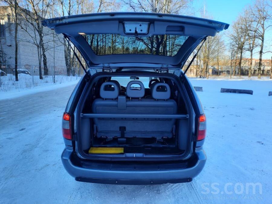 Grey Chrysler Voyager 2008 in Riga, with an engine capacity of 2.80 L and mileage of 166 thousand km for 4470 €, photo 5 on AUTOMOTO.COM.LV