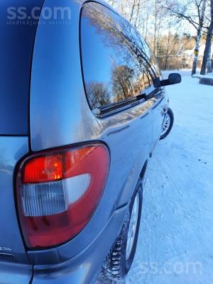 Grey Chrysler Voyager 2008 in Riga, with an engine capacity of 2.80 L and mileage of 166 thousand km for 4470 €, photo 6 on AUTOMOTO.COM.LV