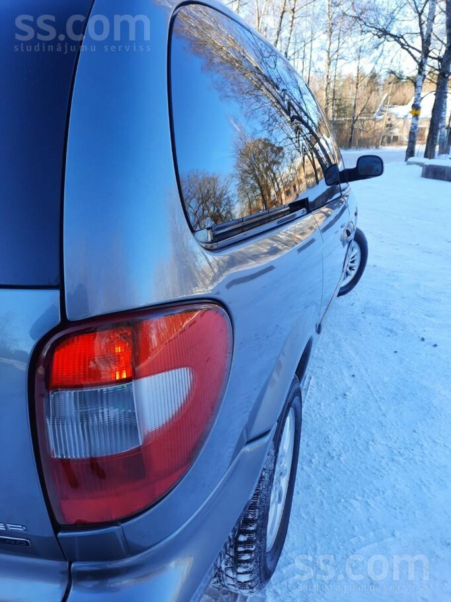 Grey Chrysler Voyager 2008 in Riga, with an engine capacity of 2.80 L and mileage of 166 thousand km for 4470 €, photo 6 on AUTOMOTO.COM.LV