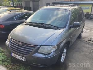 Grey Chrysler Voyager 2008 in Riga, with an engine capacity of 2.80 L and mileage of 341 thousand km for 990 €, photo 3 on AUTOMOTO.COM.LV