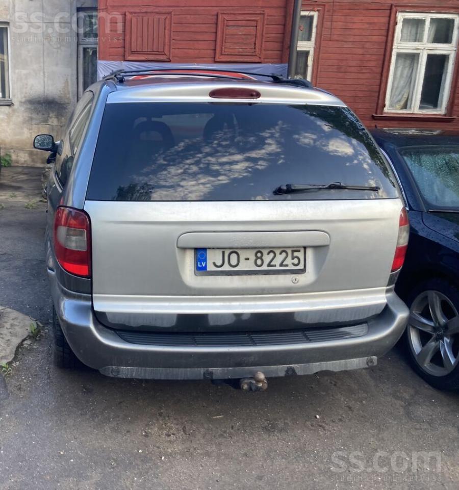 Grey Chrysler Voyager 2008 in Riga, with an engine capacity of 2.80 L and mileage of 341 thousand km for 990 €, photo 4 on AUTOMOTO.COM.LV