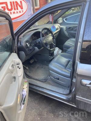 Grey Chrysler Voyager 2008 in Riga, with an engine capacity of 2.80 L and mileage of 341 thousand km for 990 €, photo 5 on AUTOMOTO.COM.LV