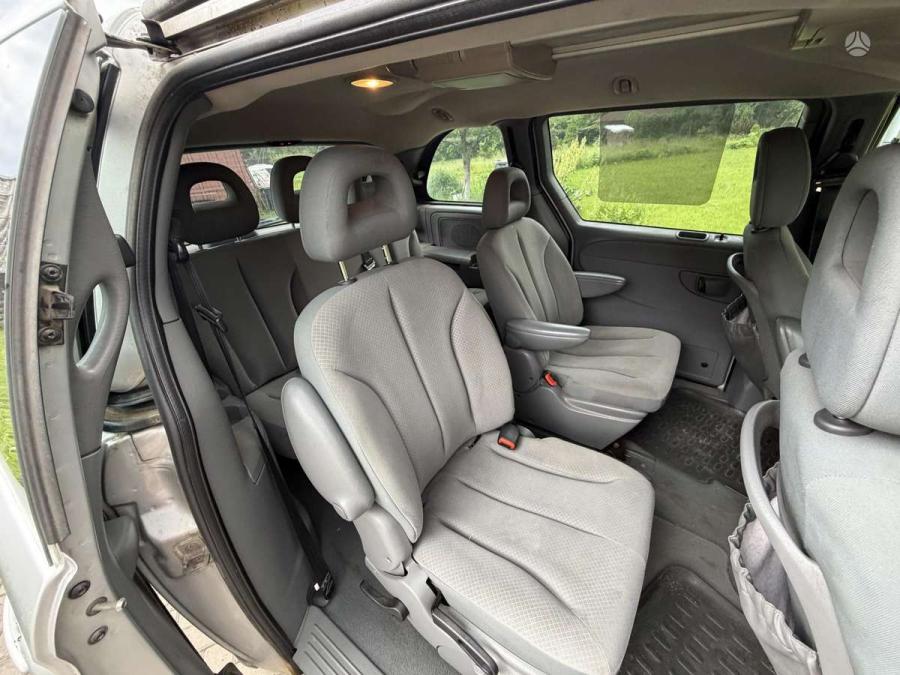 Pelēks Chrysler Voyager 2008 Viļņa, ar dzinēja tilpumu 0.00 L un nobraukumu 310 tūkst. km par 600 €, foto 7 vietnē AUTOMOTO.COM.LV