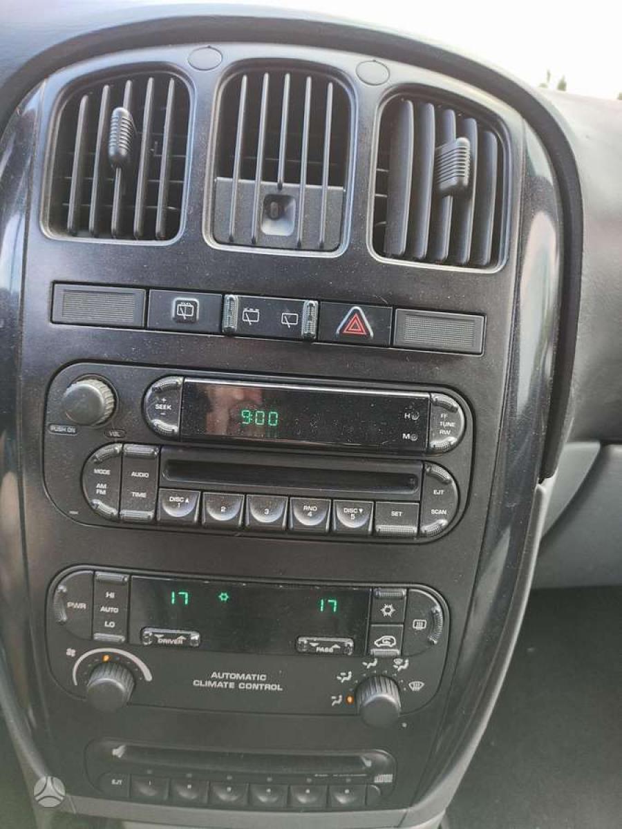 Grey Chrysler Voyager 2008 in Vilnius, with an engine capacity of 2.78 L and mileage of 170 thousand km for 3000 €, photo 6 on AUTOMOTO.COM.LV
