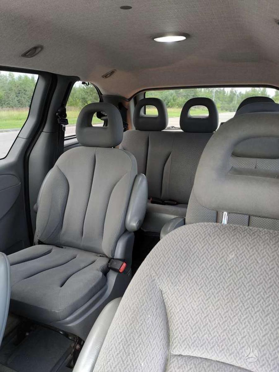 Grey Chrysler Voyager 2008 in Vilnius, with an engine capacity of 2.78 L and mileage of 170 thousand km for 3000 €, photo 18 on AUTOMOTO.COM.LV