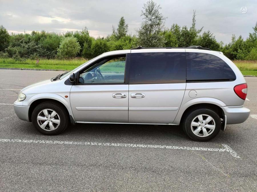 Grey Chrysler Voyager 2008 in Vilnius, with an engine capacity of 2.78 L and mileage of 170 thousand km for 3000 €, photo 22 on AUTOMOTO.COM.LV