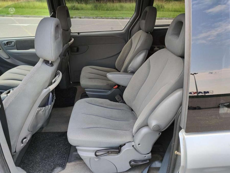 Grey Chrysler Voyager 2008 in Vilnius, with an engine capacity of 2.78 L and mileage of 170 thousand km for 3000 €, photo 26 on AUTOMOTO.COM.LV
