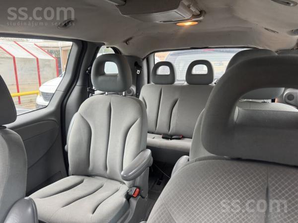 Chrysler Voyager 2008 in Riga on AUTOMOTO.COM.LV Grey Chrysler Voyager 2008 in Riga, with an engine capacity of 2.80 L and mileage of 312 thousand km for 2200 €, photo 6 on AUTOMOTO.COM.LV