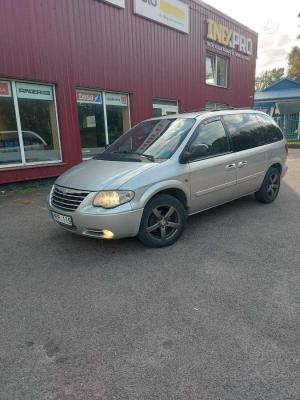 Pelēks Chrysler Voyager 2005 Viļņa, ar dzinēja tilpumu 2.80 L un nobraukumu 356 tūkst. km par 1200 €, foto  vietnē AUTOMOTO.COM.LV