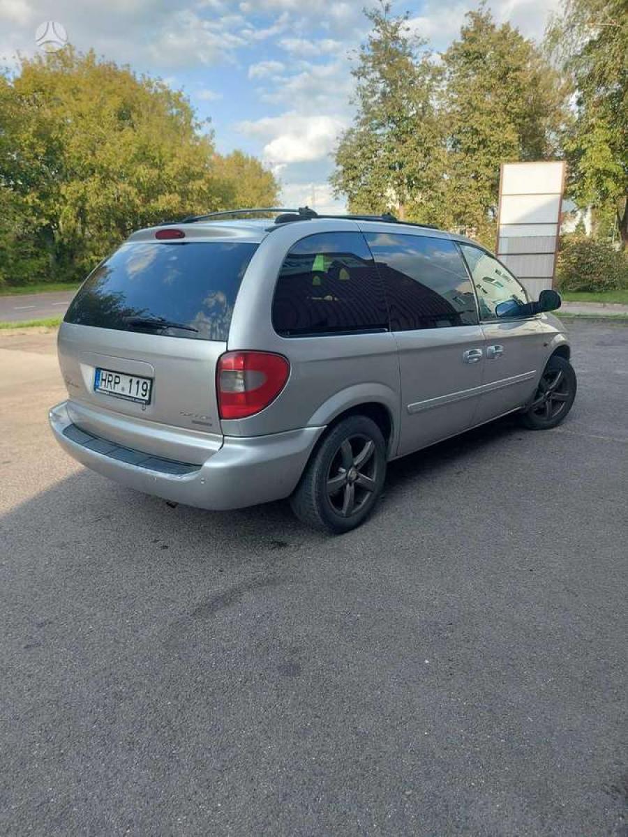 Pelēks Chrysler Voyager 2005 Viļņa, ar dzinēja tilpumu 2.80 L un nobraukumu 356 tūkst. km par 1200 €, foto 5 vietnē AUTOMOTO.COM.LV