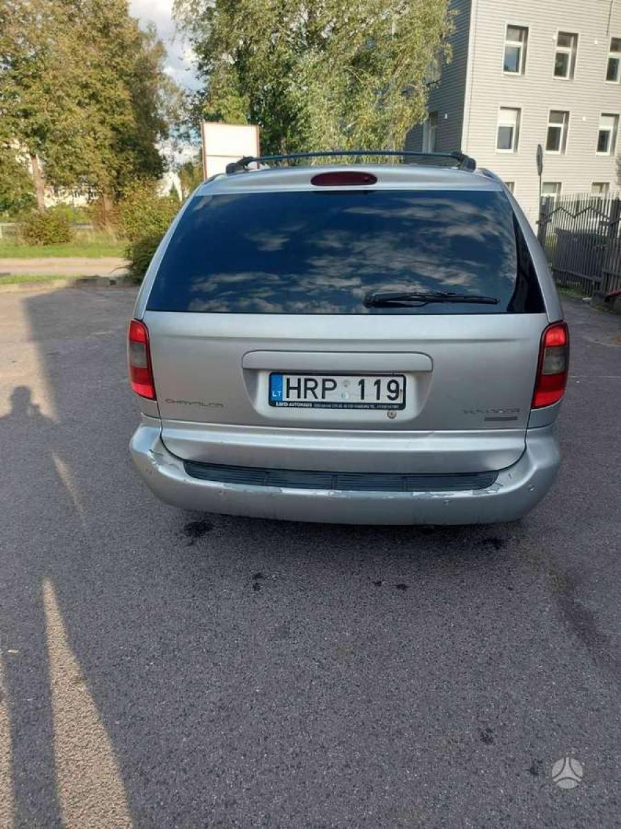 Pelēks Chrysler Voyager 2005 Viļņa, ar dzinēja tilpumu 2.80 L un nobraukumu 356 tūkst. km par 1200 €, foto 6 vietnē AUTOMOTO.COM.LV