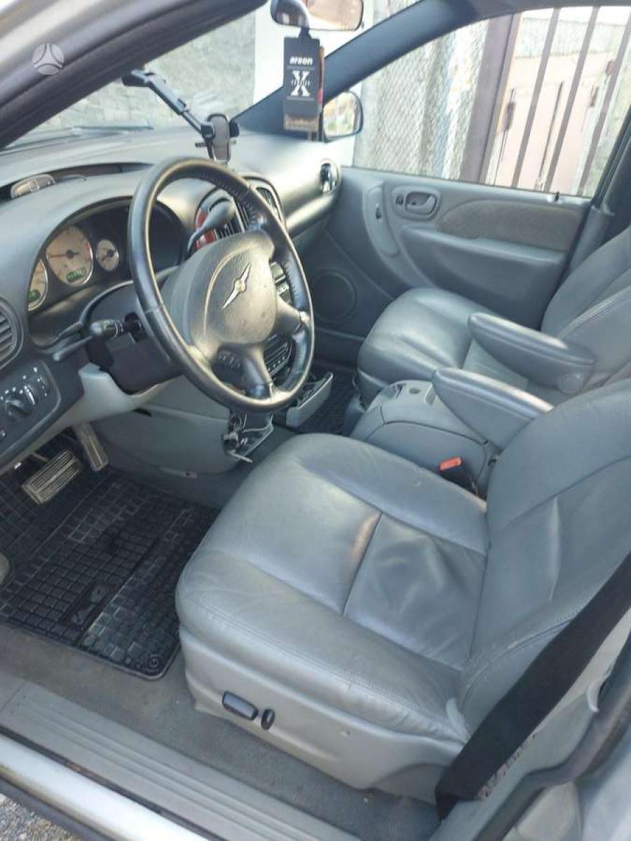 Pelēks Chrysler Voyager 2005 Viļņa, ar dzinēja tilpumu 2.80 L un nobraukumu 356 tūkst. km par 1200 €, foto 10 vietnē AUTOMOTO.COM.LV