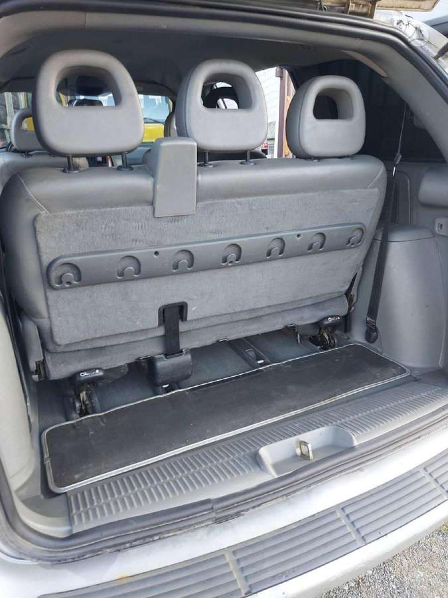 Pelēks Chrysler Voyager 2005 Viļņa, ar dzinēja tilpumu 2.80 L un nobraukumu 356 tūkst. km par 1200 €, foto 11 vietnē AUTOMOTO.COM.LV