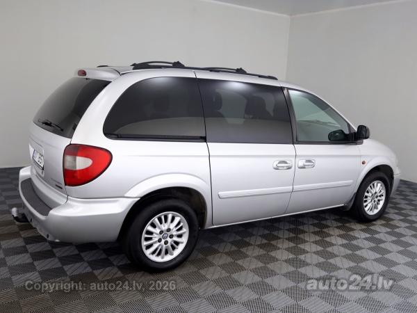 Pelēks Chrysler Voyager 2005 Tallina, ar dzinēja tilpumu 2.80 L un nobraukumu 335 tūkst. km par 1499 €, foto 3 vietnē AUTOMOTO.COM.LV