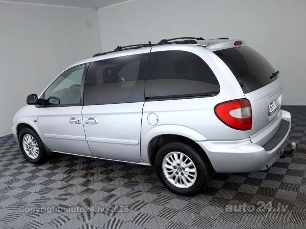Pelēks Chrysler Voyager 2005 Tallina, ar dzinēja tilpumu 2.80 L un nobraukumu 335 tūkst. km par 1499 €, foto 4 vietnē AUTOMOTO.COM.LV