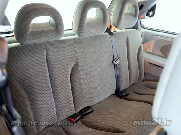 Pelēks Chrysler Voyager 2005 Tallina, ar dzinēja tilpumu 2.80 L un nobraukumu 335 tūkst. km par 1499 €, foto 8 vietnē AUTOMOTO.COM.LV