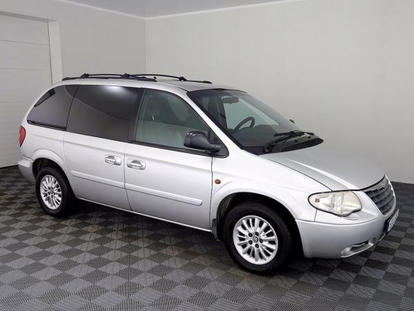 Pelēks Chrysler Voyager 2005 Tallina, ar dzinēja tilpumu 2.80 L un nobraukumu 335 tūkst. km par 1299 €, foto 9 vietnē AUTOMOTO.COM.LV