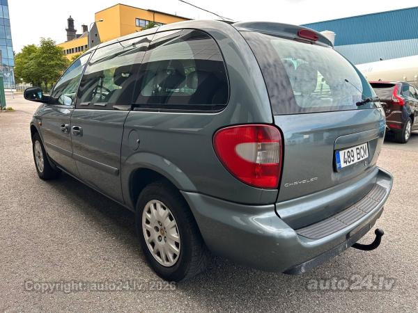 Pelēks Chrysler Voyager 2006 Tallina, ar dzinēja tilpumu 2.80 L un nobraukumu 351 tūkst. km par 999 €, foto 7 vietnē AUTOMOTO.COM.LV