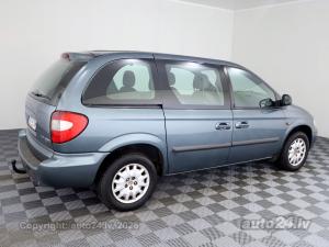 Grey Chrysler Voyager 2006 in Tallinn, with an engine capacity of 2.80 L and mileage of 348 thousand km for 899 €, photo 4 on AUTOMOTO.COM.LV